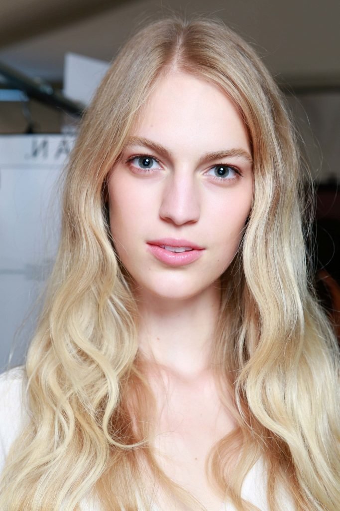 Blonde Hairstyle For Women, Suits On Both Long & Short Tresses