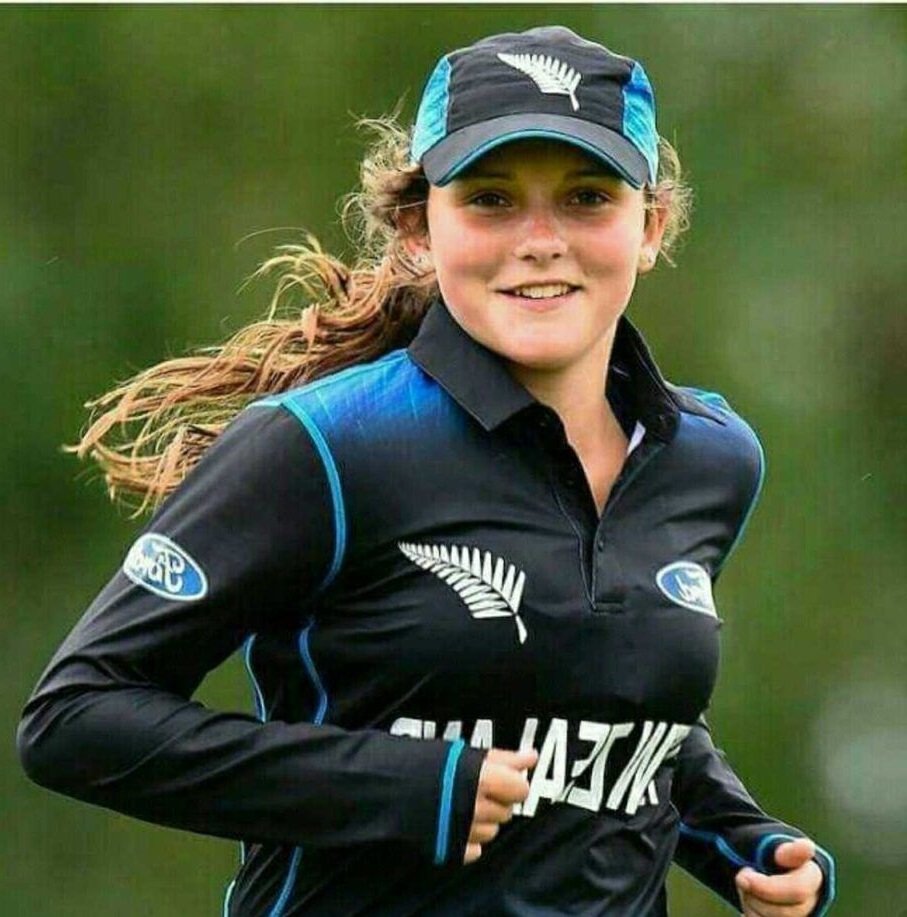 10 Hot Women Cricketers Of All Times – Omfom